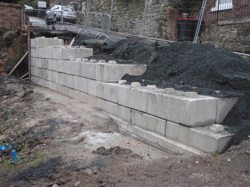 Interlocking Concrete Blocks for retaining wall structures | Hub-4