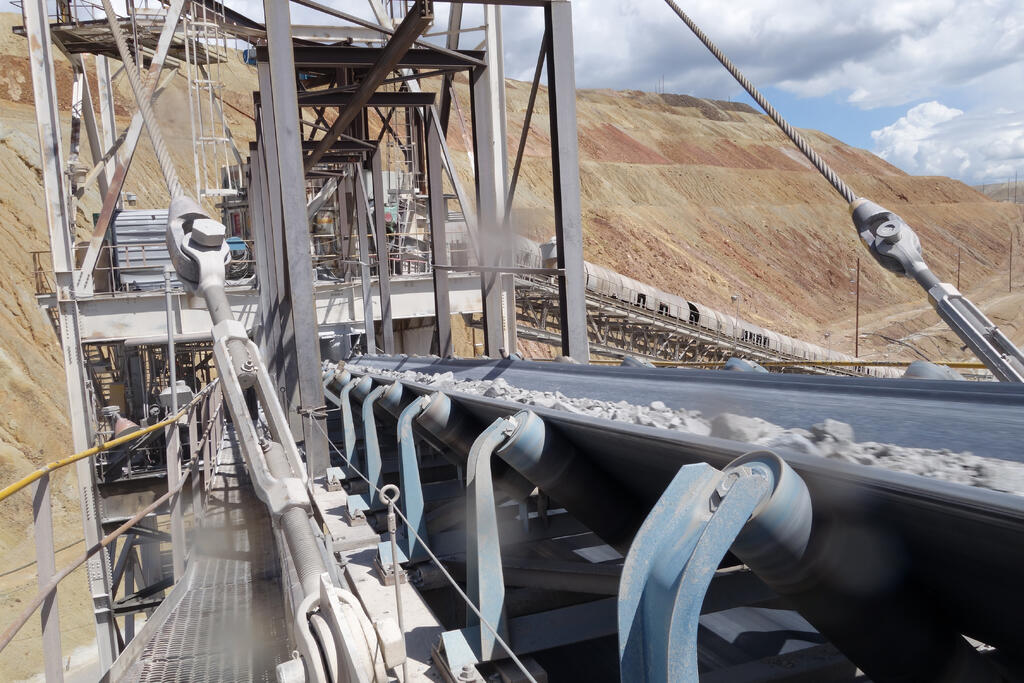 Controlling Quarry Dust at Conveyor Transfer Points | Hub-4