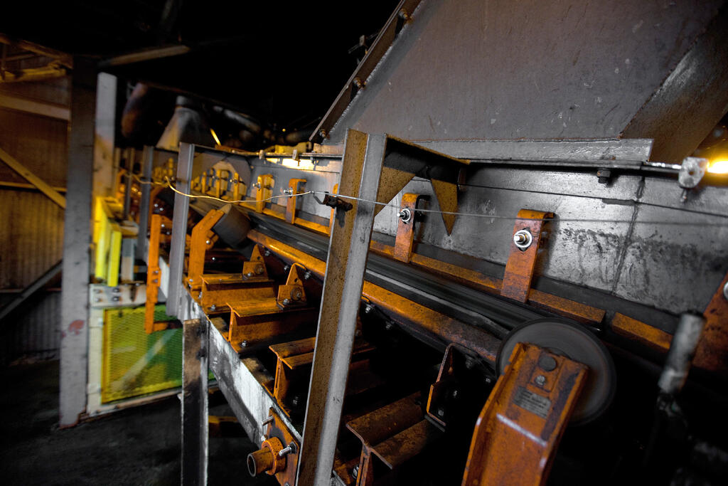 Controlling Quarry Dust at Conveyor Transfer Points | Hub-4